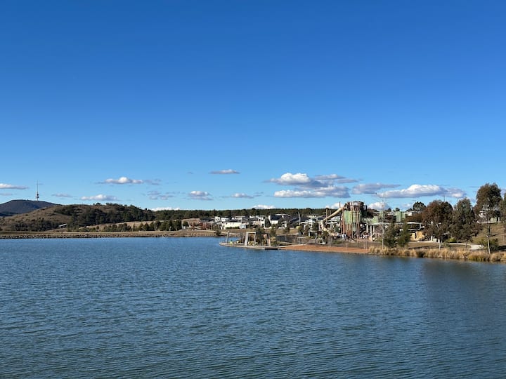 @ Entire 4br/3bath Townhouse | Convenient Location - Canberra