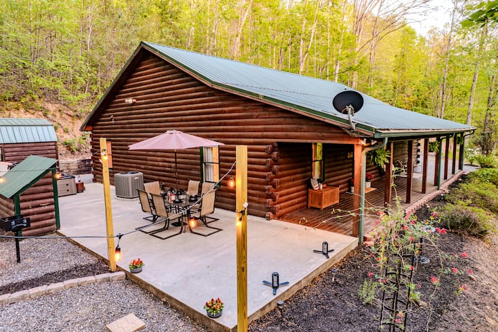 Private Cabin: Easy Access, Hottub, 1 Min To Park - Bryson City, NC