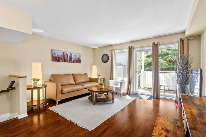 Cozy Modern Condo Near Downtown | Parking | Patio - Ottawa