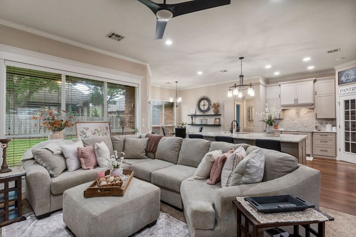 Hidden Gem In Bixby With Game Room & Pool - Oklahoma