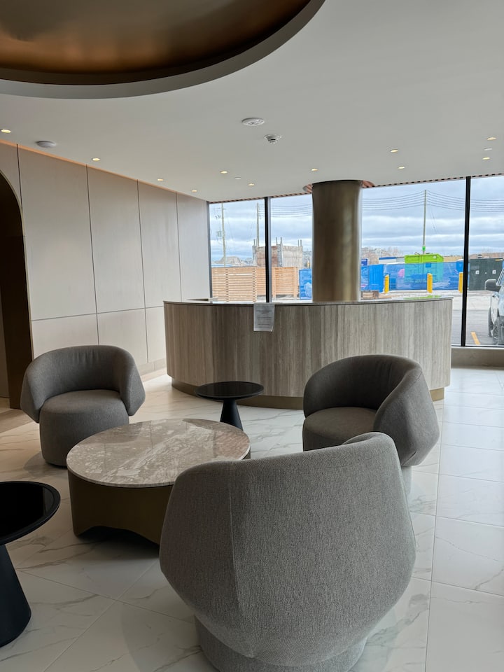 Luxurious 1 Bed/1 Wash Plus Den -  Oakville - 奧克維爾