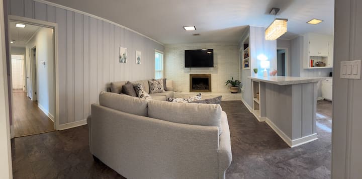 Luxe Home, Steps From Hospital! - Jackson, TN