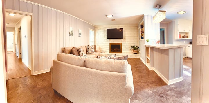 Luxe Home, Steps From Hospital! - Jackson, TN