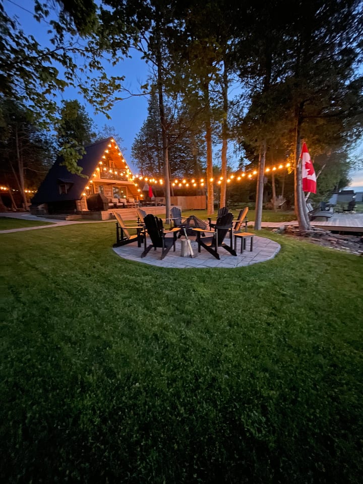 The Lazy Loon Lakefront Aframe•hottub•sauna•kayaks - Wiarton