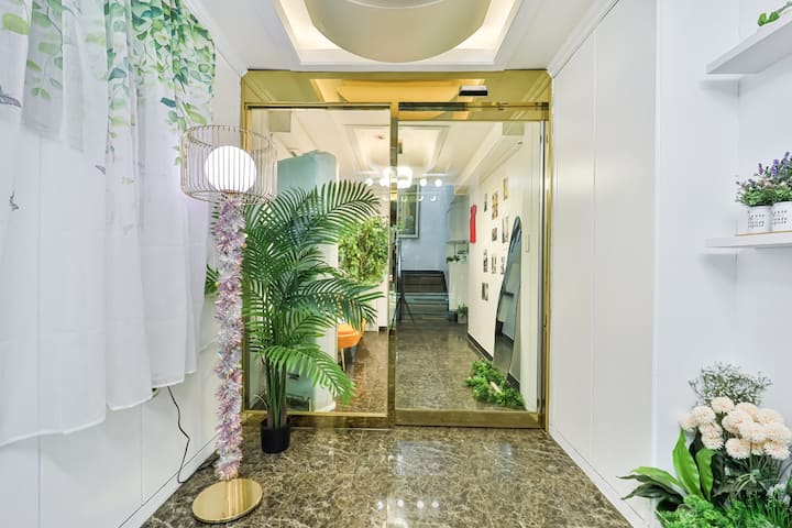 6.청결한하우스 /조식무료/빔프로젝터/ 홍대,강남,여의도/공항버스 신림역3분/온수잘나옴 - Seoul