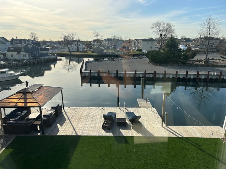 Gorgeous Fall Waterfront Relaxing Retreat - Massapequa, NY
