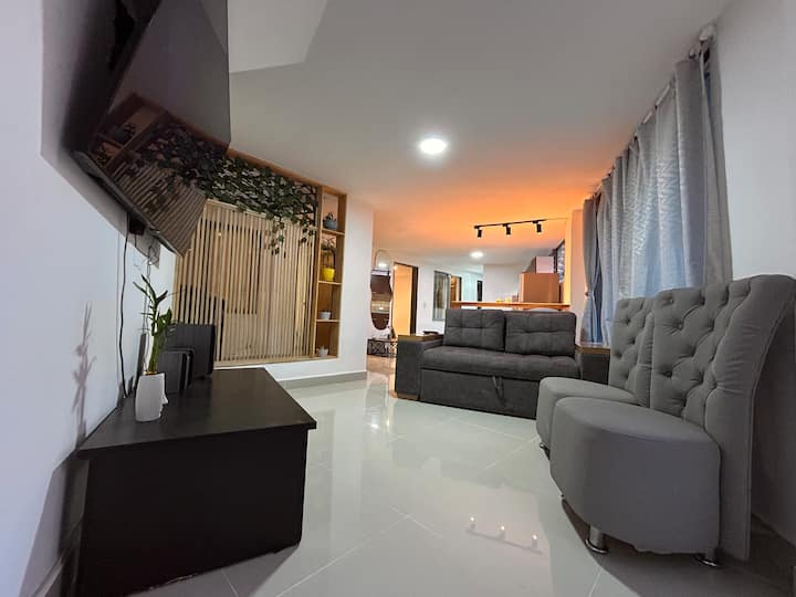 Confortable Casa, Para Descansar - Medellín, Colombia
