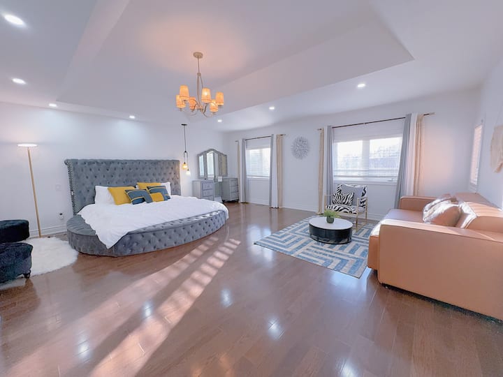 Fancy Master Bedroom King Bed#1 With Sofa - 萬錦