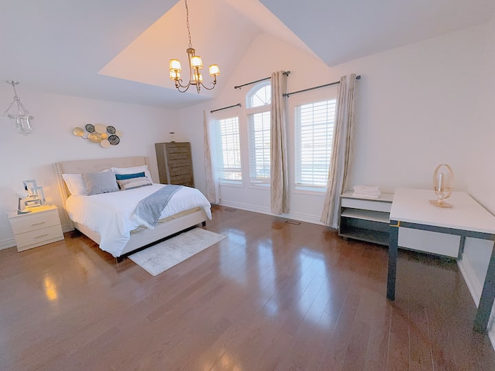 Fancy Bright Room W Queen Size Bed And Window #3 - Markham, Canada