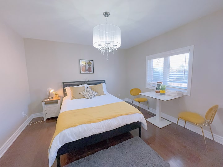 Fancy Cozy Queen Bed Room #4 - マーカム