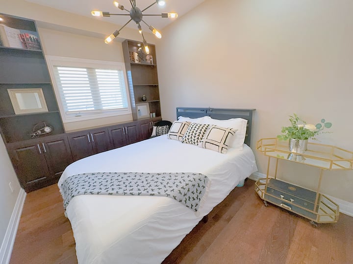 Fancy Stylist Study Bedroom #6 - Markham