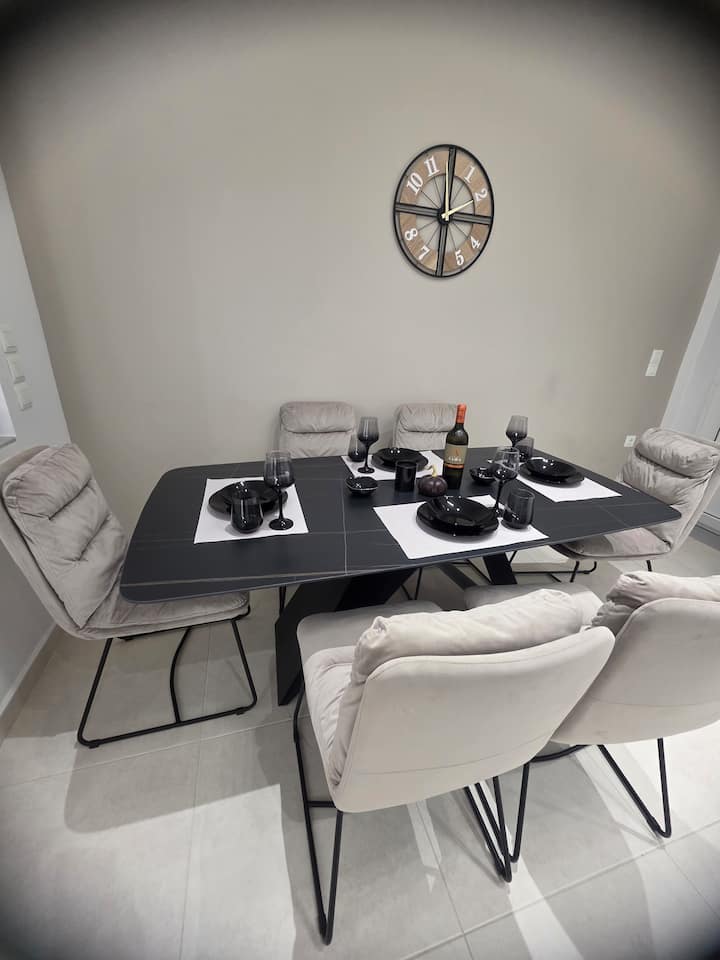 Theo Luxury House - Патры