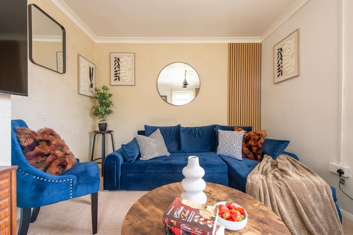 Cottage Sleeps 6 | Garden, Wifi & Parking - Gillingham