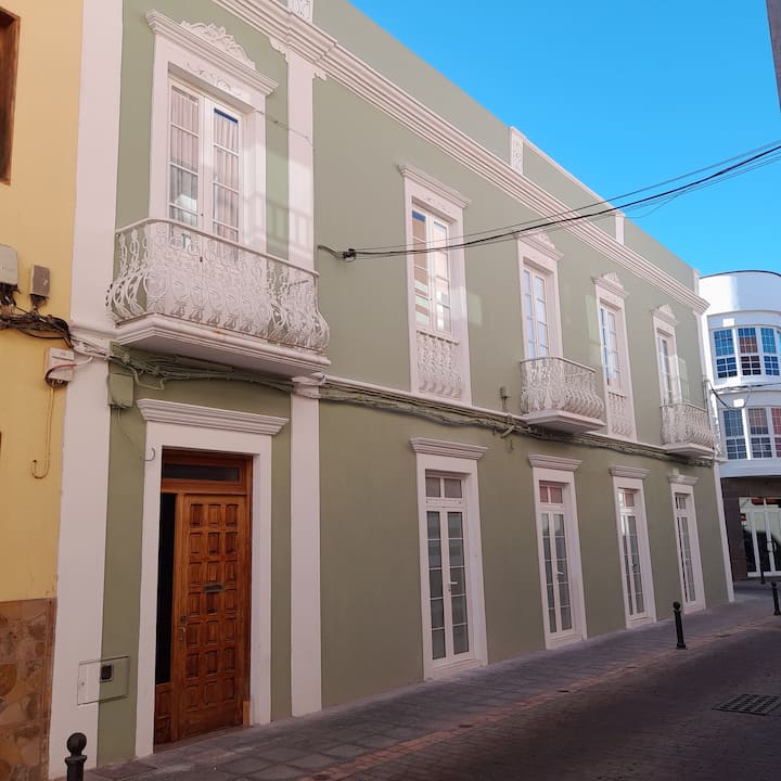 La Casa De La Esquina 1.
3 Hab. - Gran Tarajal