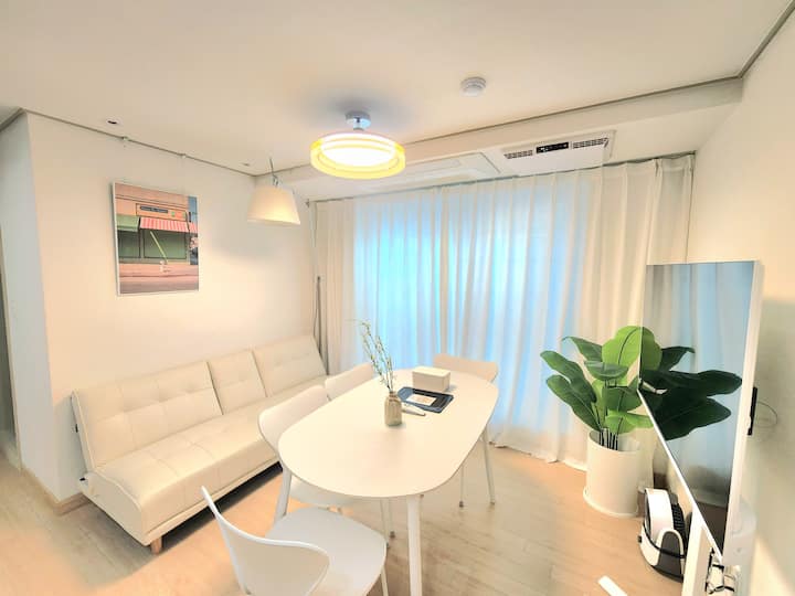 [합법숙소]오픈할인#무료짐보관#무료주차#신축#강남#남산#경복궁#홍대#명동#대형마트#공항버스 - Seoul