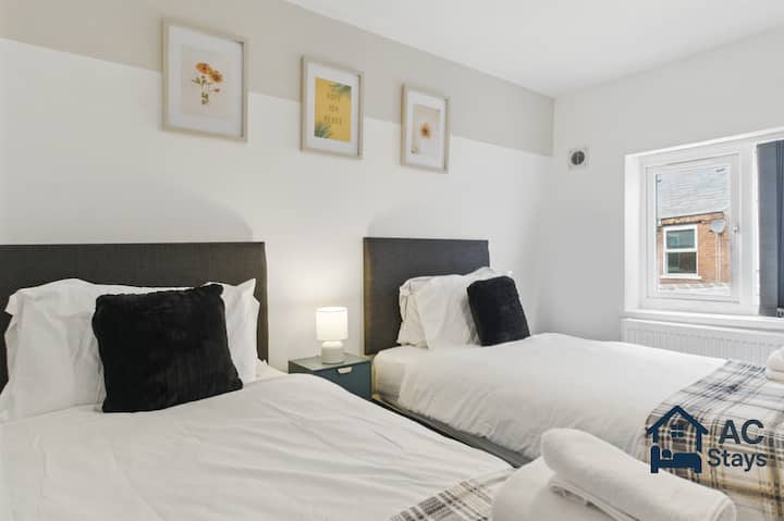 Contractor Stays-4 Bed With Wi-fi | Sleeps Upto 6 - Birmingham
