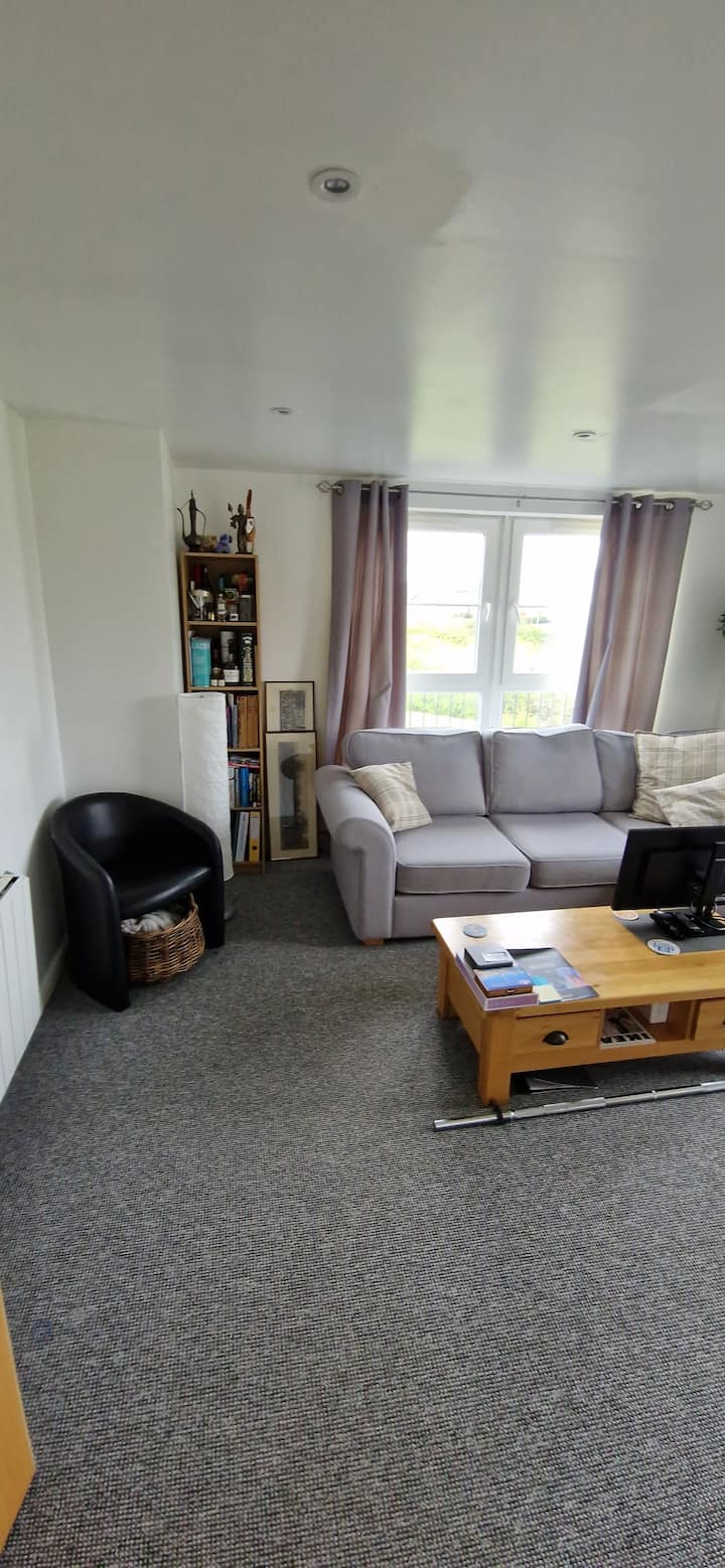 Quiet 2 Bed Apartment - Dunfermline