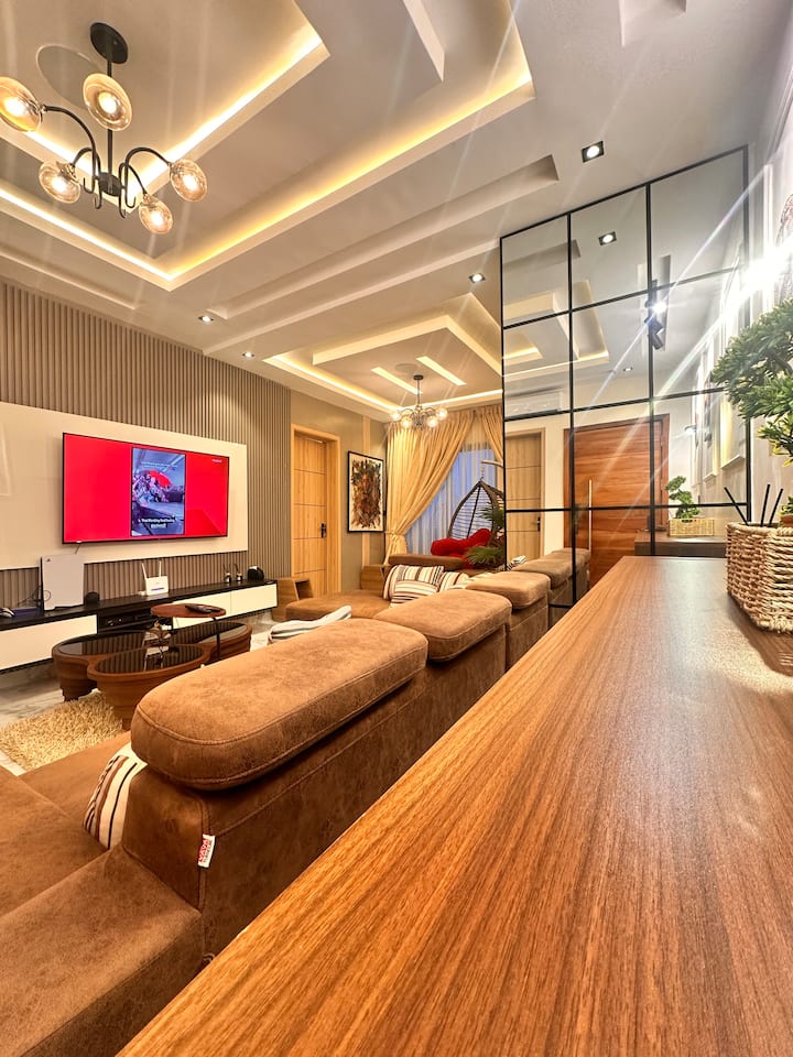 Monique’s Allure -