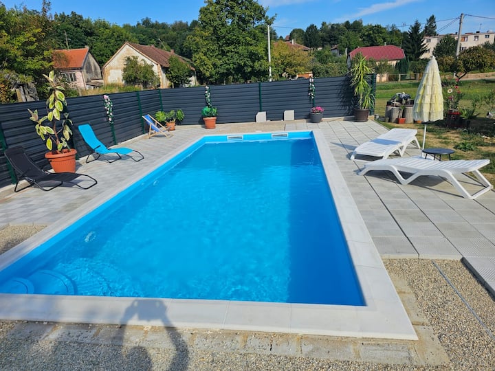 Apt With Double Bed, Sofa Bed & Terrace (2+2) - Koprivnica