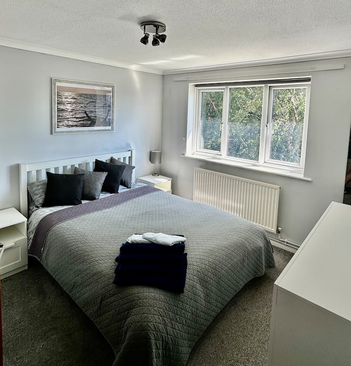 Super 2 Bed Apartment - Littlehampton