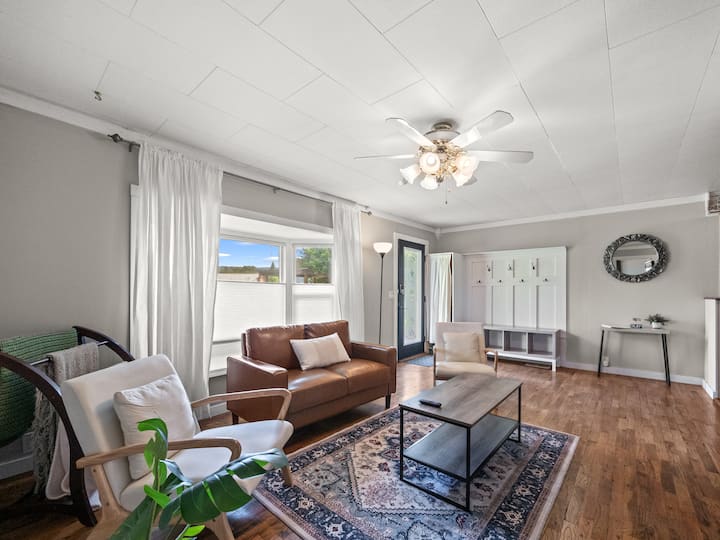 Family 3br W/2 Living Rooms + Coffee Bar - La Grande, OR