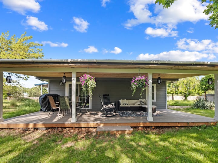 Spacious 3br W/deck + Coffee Bar - La Grande, OR