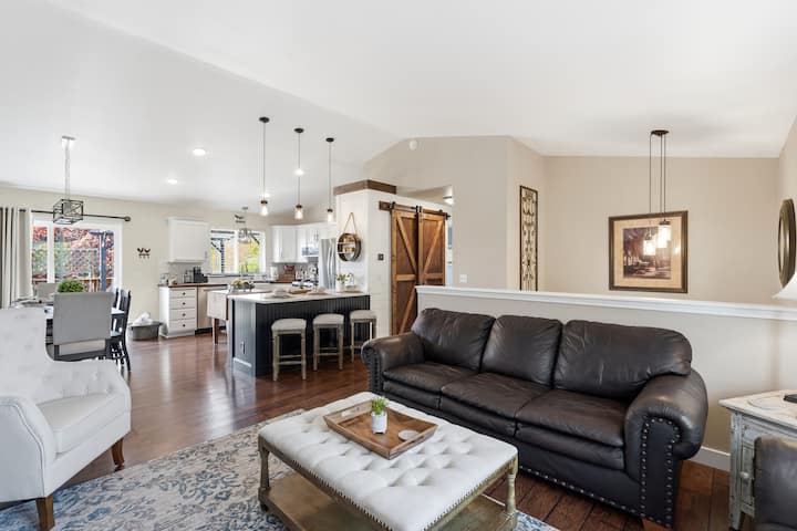 Central Cda Updated Home-away-from-home W/hot Tub! - Coeur d'Alene, ID