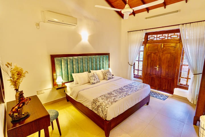 Modern 4 Bedroom House | Walk To Beach - Colombo