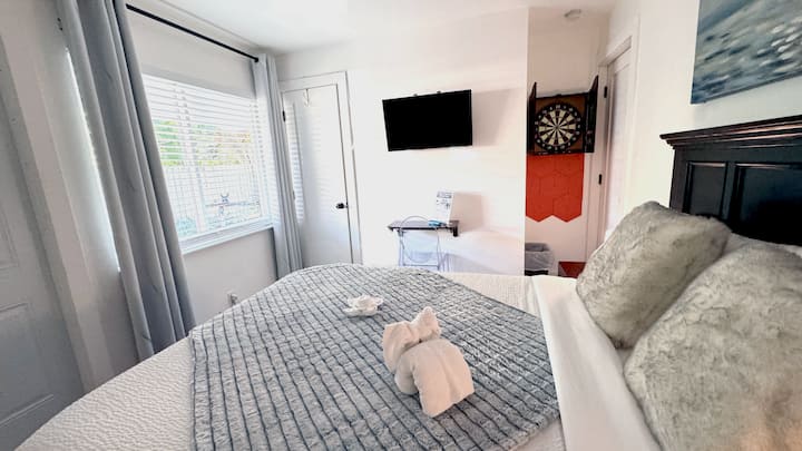 Downtown Fll: Private Entrance & En-suite Bathroom - Fort Lauderdale, FL