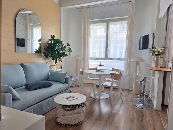 Hyper Centre, "Pastel-bloomy", Idéal Famille - Nice Côte d'Azur Airport (NCE)