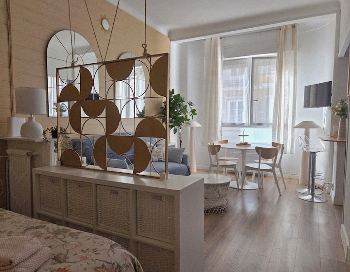 Hyper Centre, "Pastel-bloomy", Idéal Famille - Nice