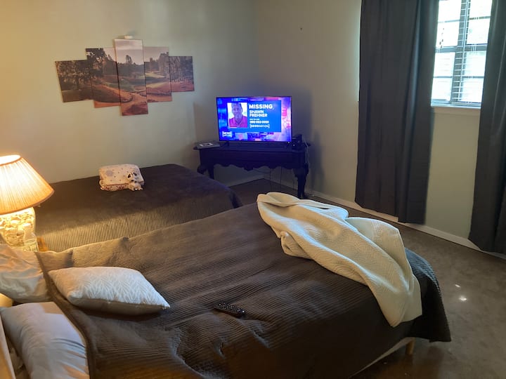 Golf Course Home Rooms. 5 Minutes From I10 - Daphne, AL