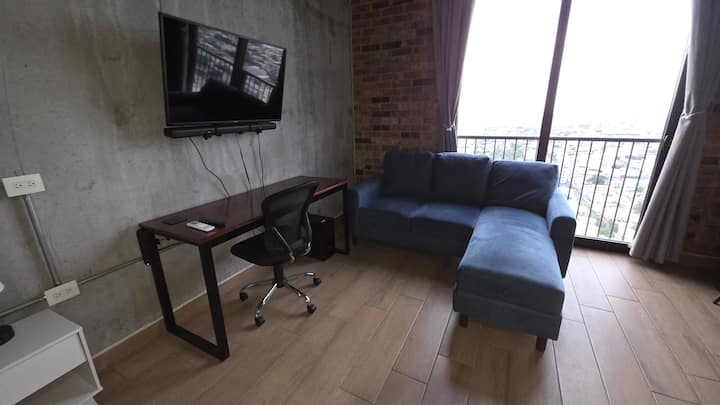 Quiet Downtown Loft With Parking - Monterrey
