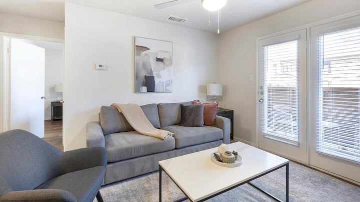 Landing | Spectacular 1bd, Gym, Courtyard - Denton, TX