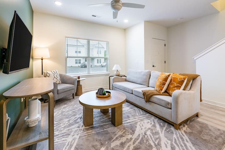 Landing | Modern 2bd, Gym, Pool - Leland, NC