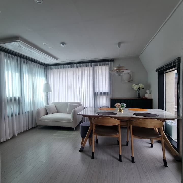 Bts금돼지식당약수역5분평지,명동,루프탑,복층,bbq,무료짐보관,최대10인,욕실3개,수영장 - Seoul