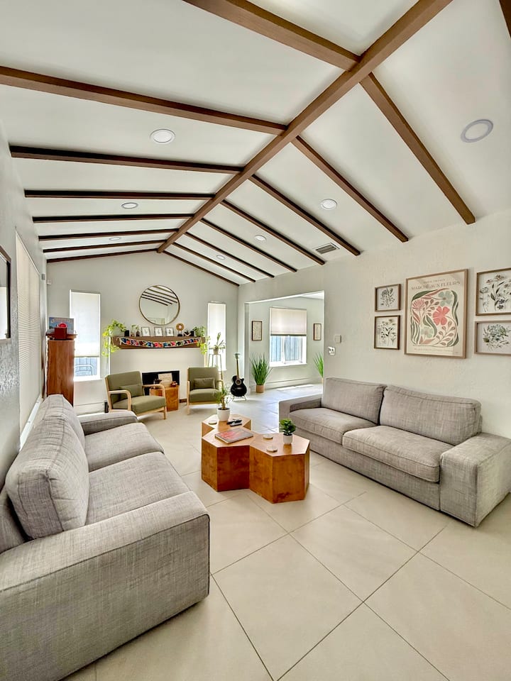 Cozy And Spacious Perfectly Located Casa Contesse - Miami, FL