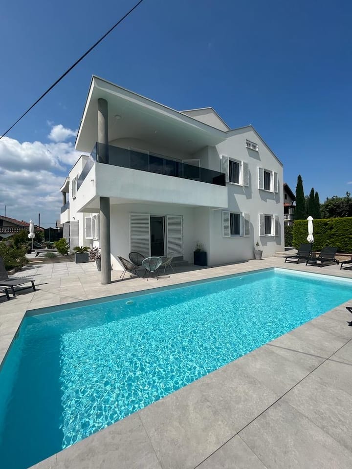 Haus Dalmatia Appartment 125m²
Heated Pool - Zadar