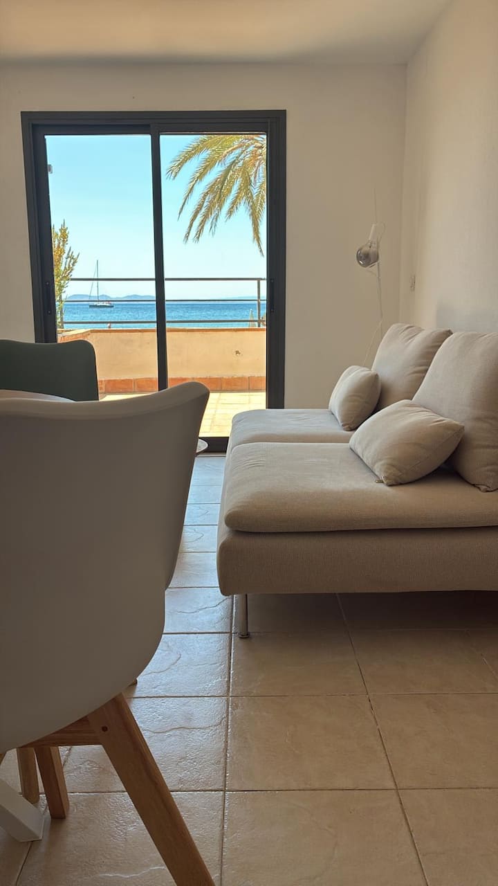 Apartamento A Pie De Playa Con Terraza Privada - カダケス
