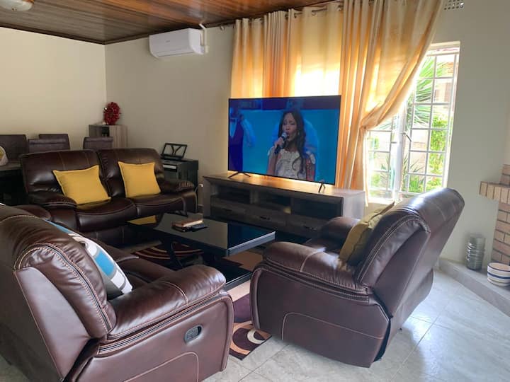 Air-conditioned 3-br Home With Ensuite & Garden - Gaborone
