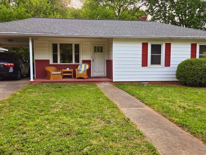 Shabby Cottage In Lexington - Lexington, NC