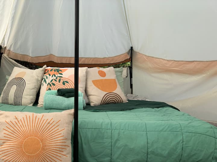 Yurt Glamping Getaway In Nature - Moody Lake, FL