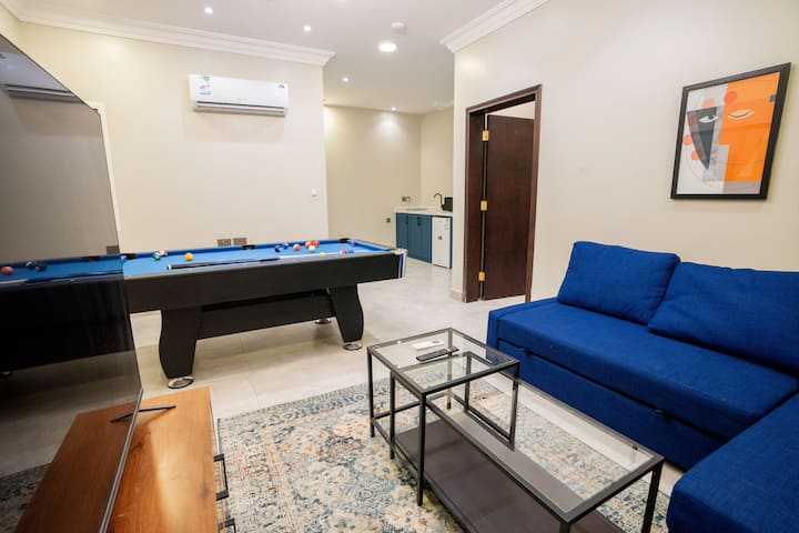 1br|king Bed|heart Of Dhahran|65inqledtv|دخول ذاتي - Dammam