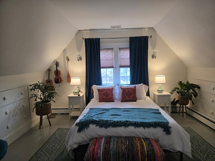 College Hill Apartment - Providence, RI