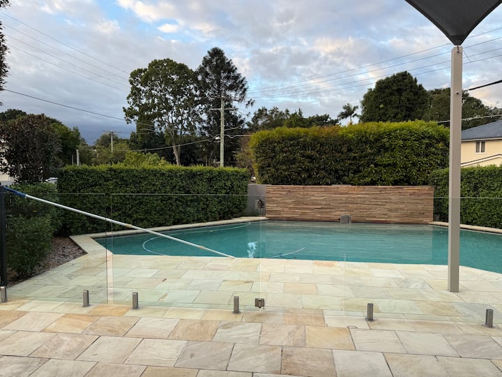 Double Bed / Good Locations - Oxley