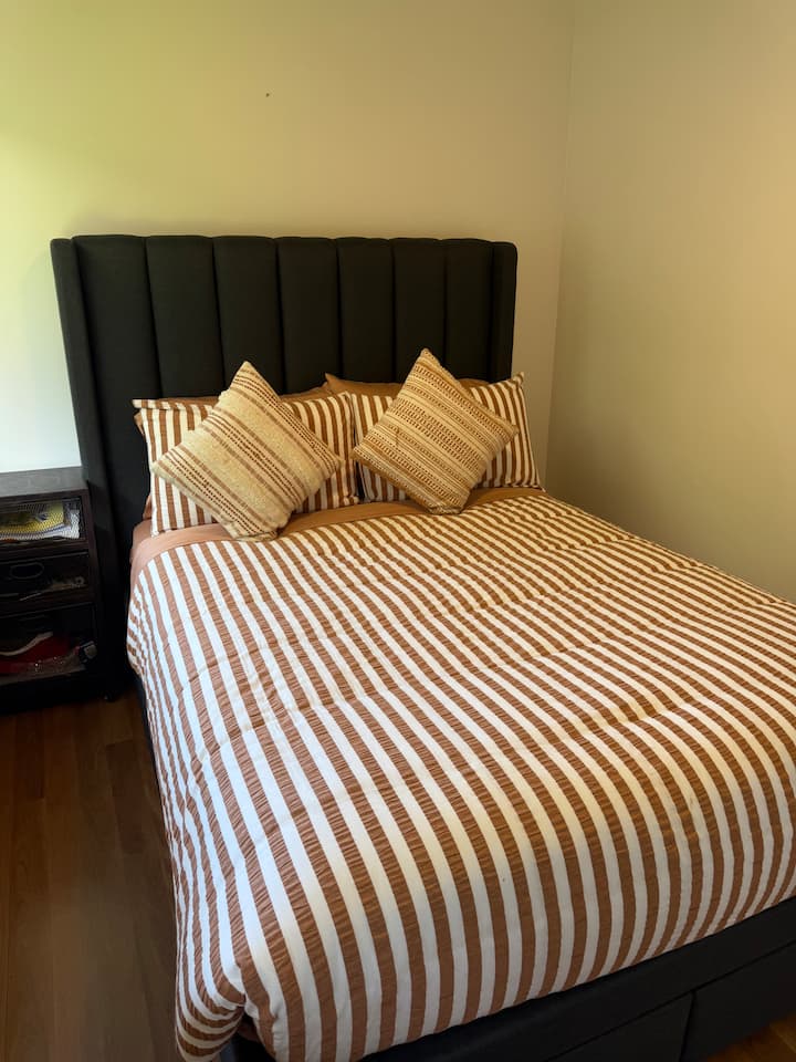 Room Available In Yeronga - Brisbane