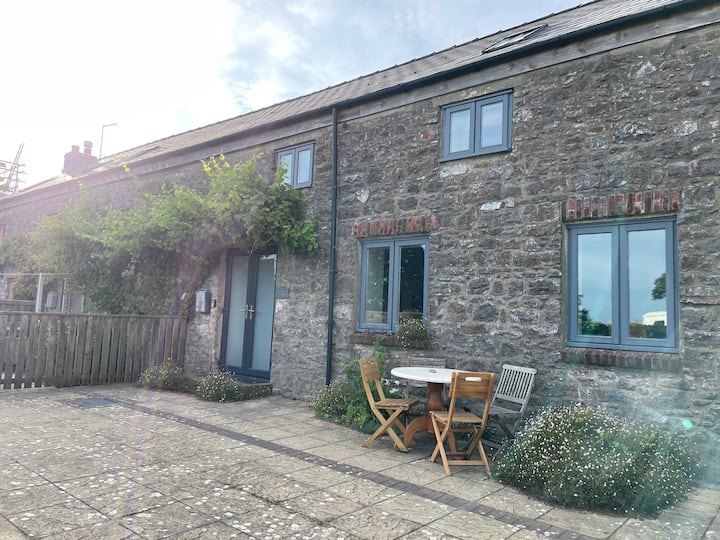 St Twynnells Cottage: Gorgeous Converted Barn - Freshwater East