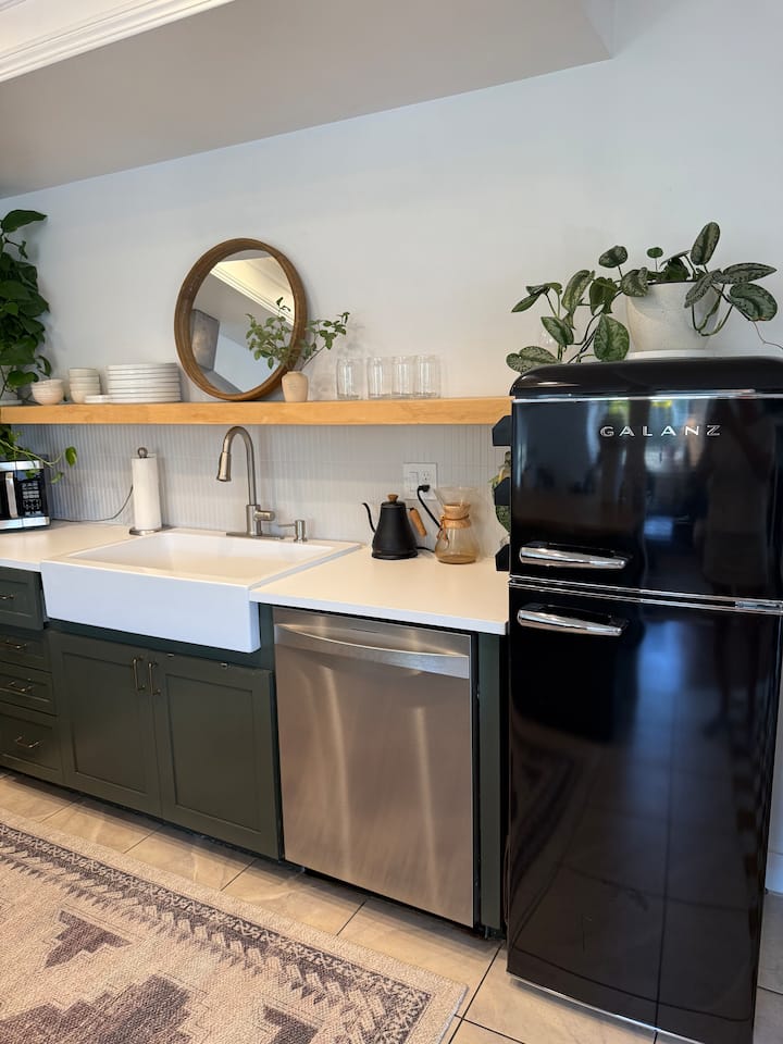 Charming Townhome By The Beach - Huntington Beach, CA