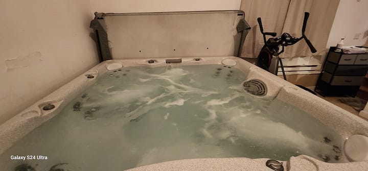 Seabreeze Airbnb With Jacuzzi. - Ocean Shores, WA