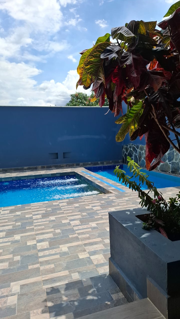 Casa Amplia En La Zona Turistica - Villeta